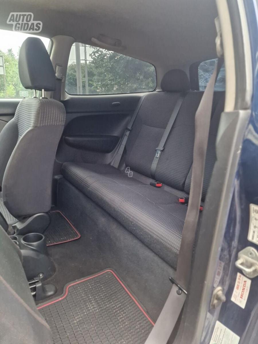 Zils Honda Civic 2002 Kauņa, ar dzinēja tilpumu 1.60 L un nobraukumu 369 tūkst. km par 1800 €, foto 8 vietnē AUTOMOTO.COM.LV