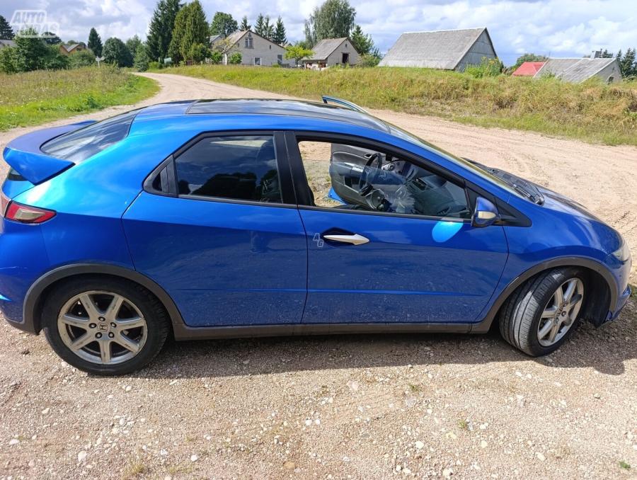 Blue Honda Civic 2003 in Taurage, with an engine capacity of 2.20 L and mileage of 279 thousand km for 950 €, photo 4 on AUTOMOTO.COM.LV