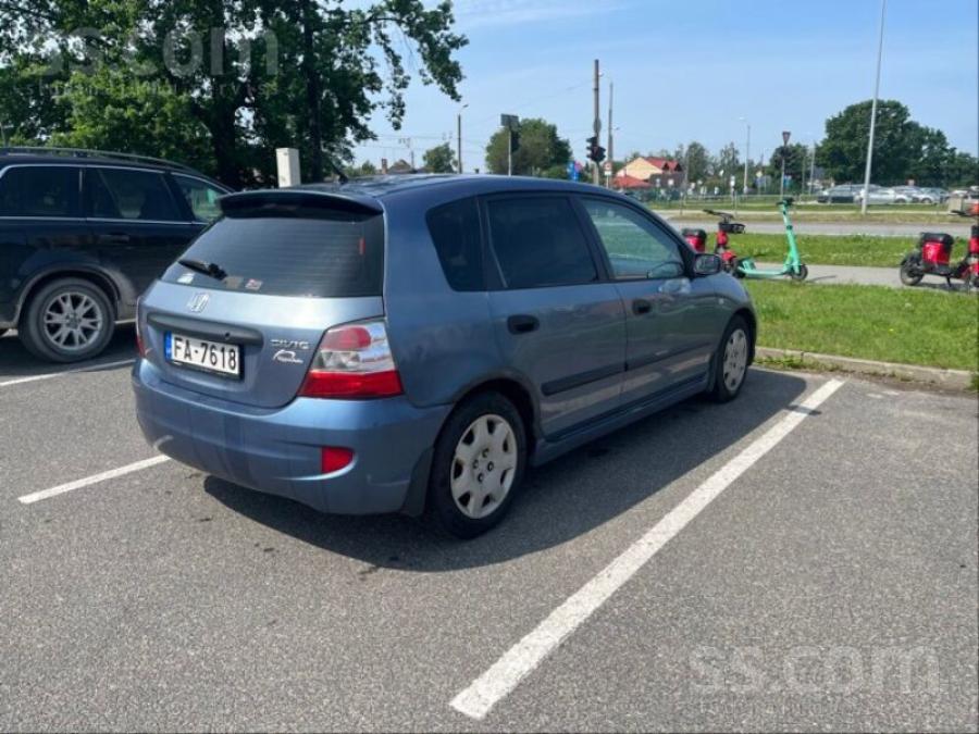 Blue Honda Civic 2004 in Riga, with an engine capacity of 1.60 L and mileage of 380 thousand km for 1200 €, photo 3 on AUTOMOTO.COM.LV