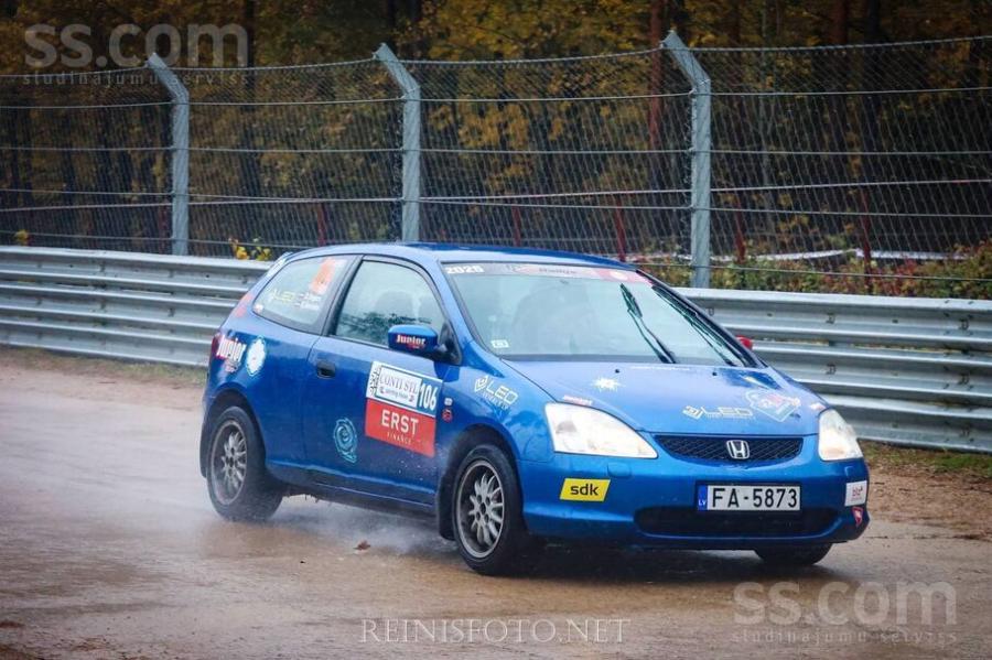 Blue Honda Civic 2004 in Riga, with an engine capacity of 1.60 L and mileage of 203 thousand km for 600 €, photo 4 on AUTOMOTO.COM.LV