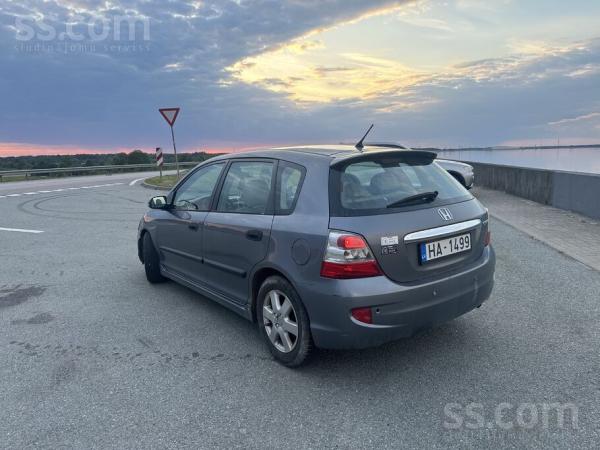 Blue Honda Civic 2005 in Riga, with an engine capacity of 1.60 L and mileage of 265 thousand km for 1200 €, photo 3 on AUTOMOTO.COM.LV