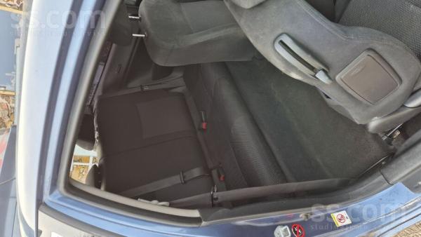 Blue Honda Civic 2005 in Talsi, with an engine capacity of 1.60 L and mileage of 261 thousand km for 1800 €, photo 8 on AUTOMOTO.COM.LV