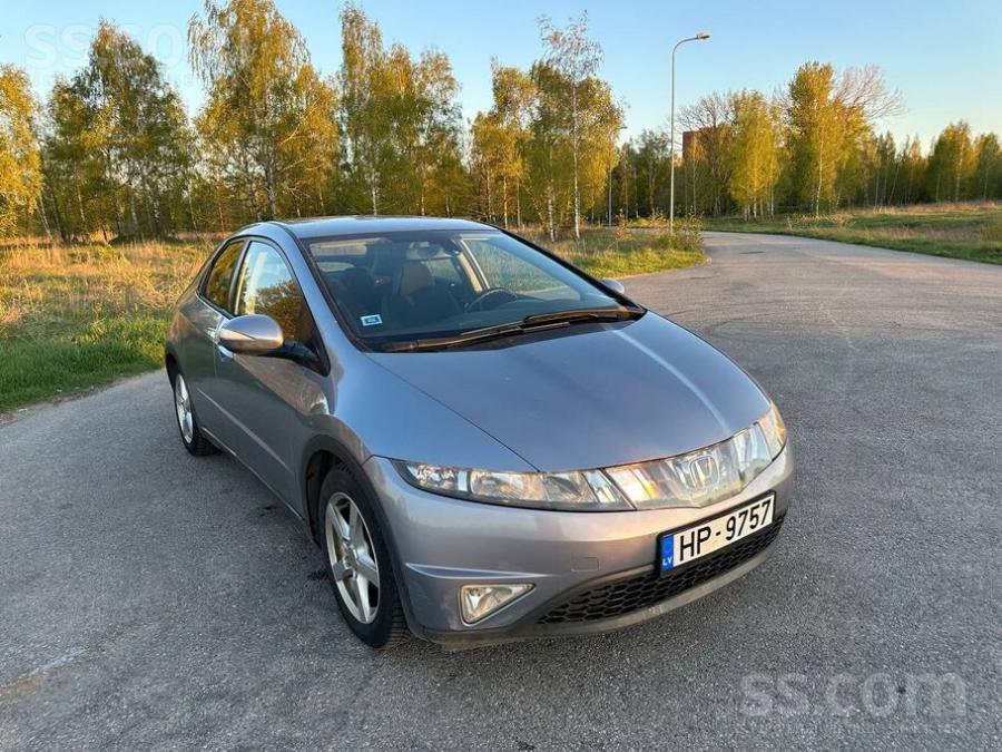 Zils Honda Civic 2006 Rīga, ar dzinēja tilpumu 2.20 L un nobraukumu 296 tūkst. km par 1800 €, foto 1 vietnē AUTOMOTO.COM.LV