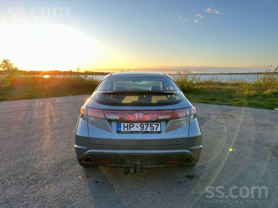 Zils Honda Civic 2006 Rīga, ar dzinēja tilpumu 2.20 L un nobraukumu 296 tūkst. km par 1800 €, foto 9 vietnē AUTOMOTO.COM.LV
