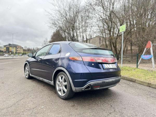 Blue Honda Civic 2006 in Vilnius, with an engine capacity of 2.20 L and mileage of 298 thousand km for 1670 €, photo 4 on AUTOMOTO.COM.LV