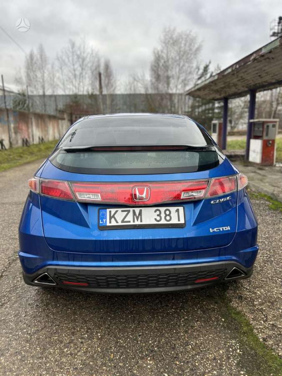 Blue Honda Civic 2006 in Vilnius, with an engine capacity of 2.20 L and mileage of 309 thousand km for 1200 €, photo 3 on AUTOMOTO.COM.LV