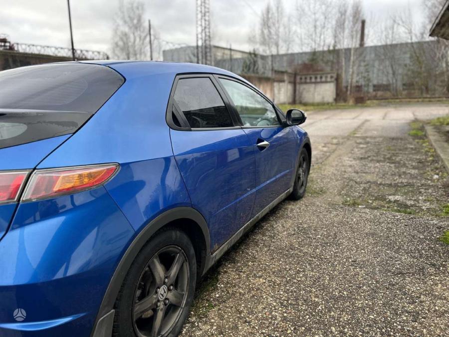 Blue Honda Civic 2006 in Vilnius, with an engine capacity of 2.20 L and mileage of 309 thousand km for 1200 €, photo 4 on AUTOMOTO.COM.LV