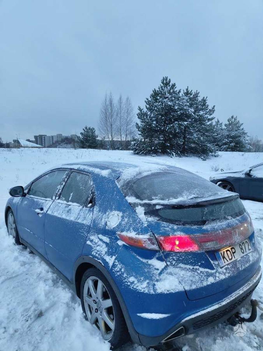 Blue Honda Civic 2006 in Vilnius, with an engine capacity of 2.20 L and mileage of 430 thousand km for 1050 €, photo 3 on AUTOMOTO.COM.LV
