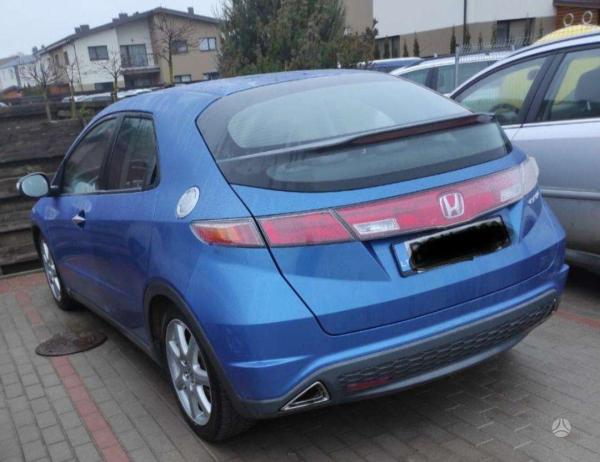 Blue Honda Civic 2006 in Vilnius, with an engine capacity of 1.80 L and mileage of 269 thousand km for 900 €, photo 2 on AUTOMOTO.COM.LV