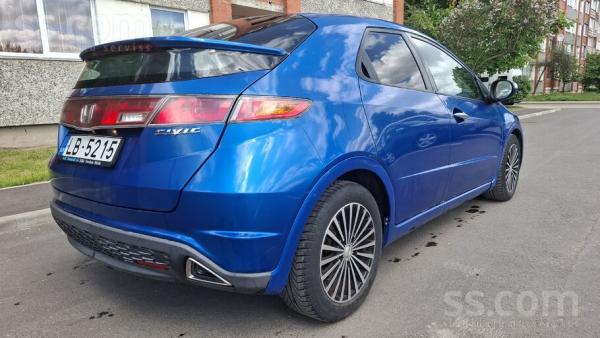 Blue Honda Civic 2006 in Daugavpils, with an engine capacity of 1.80 L and mileage of 297 thousand km for 1881 €, photo 6 on AUTOMOTO.COM.LV