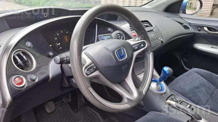Zils Honda Civic 2006 Daugavpils, ar dzinēja tilpumu 1.80 L un nobraukumu 297 tūkst. km par 1881 €, foto 13 vietnē AUTOMOTO.COM.LV