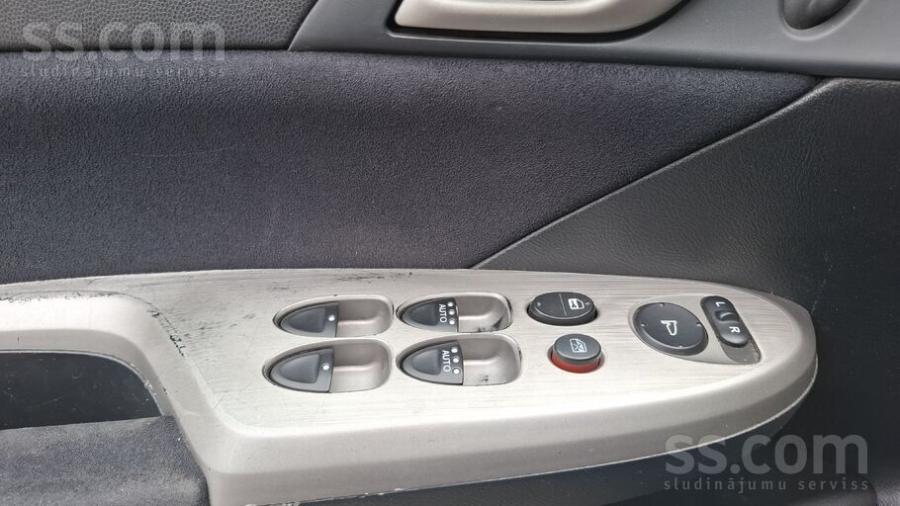 Zils Honda Civic 2006 Daugavpils, ar dzinēja tilpumu 1.80 L un nobraukumu 297 tūkst. km par 1881 €, foto 15 vietnē AUTOMOTO.COM.LV