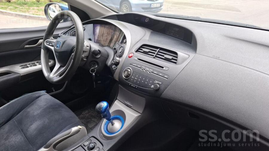 Zils Honda Civic 2006 Daugavpils, ar dzinēja tilpumu 1.80 L un nobraukumu 297 tūkst. km par 1881 €, foto 24 vietnē AUTOMOTO.COM.LV