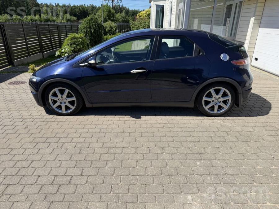 Blue Honda Civic 2007 in Riga, with an engine capacity of 1.80 L and mileage of 129 thousand km for 3300 €, photo 5 on AUTOMOTO.COM.LV