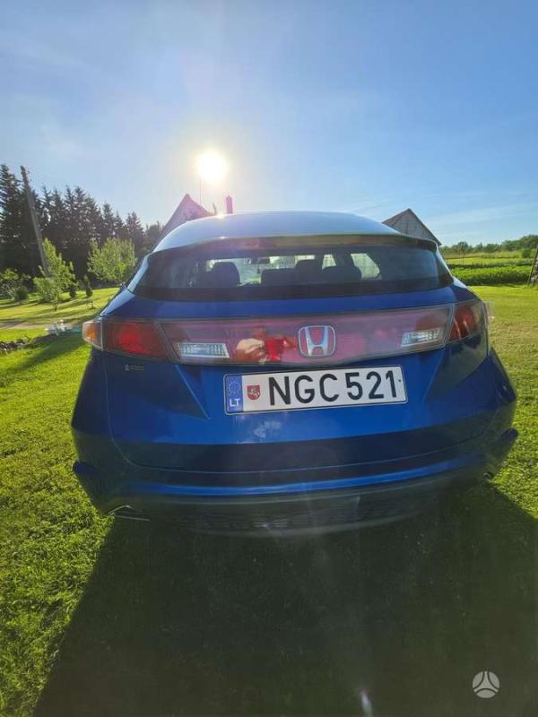 Blue Honda Civic 2007 in Ukmerge, with an engine capacity of 2.20 L and mileage of 347 thousand km for 1700 €, photo 5 on AUTOMOTO.COM.LV