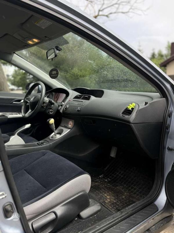 Zils Honda Civic 2007 Viļņa, ar dzinēja tilpumu 1.80 L un nobraukumu 253 tūkst. km par 888 €, foto 7 vietnē AUTOMOTO.COM.LV