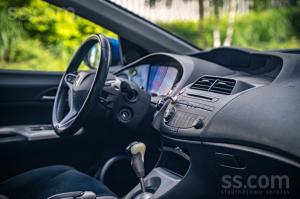 Zils Honda Civic 2007 Rīga, ar dzinēja tilpumu 1.80 L un nobraukumu 210 tūkst. km par 1290 €, foto 9 vietnē AUTOMOTO.COM.LV