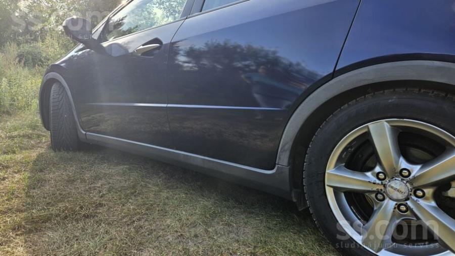 Zils Honda Civic 2007 Daugavpils, ar dzinēja tilpumu 1.80 L un nobraukumu 180 tūkst. km par 2100 €, foto 3 vietnē AUTOMOTO.COM.LV