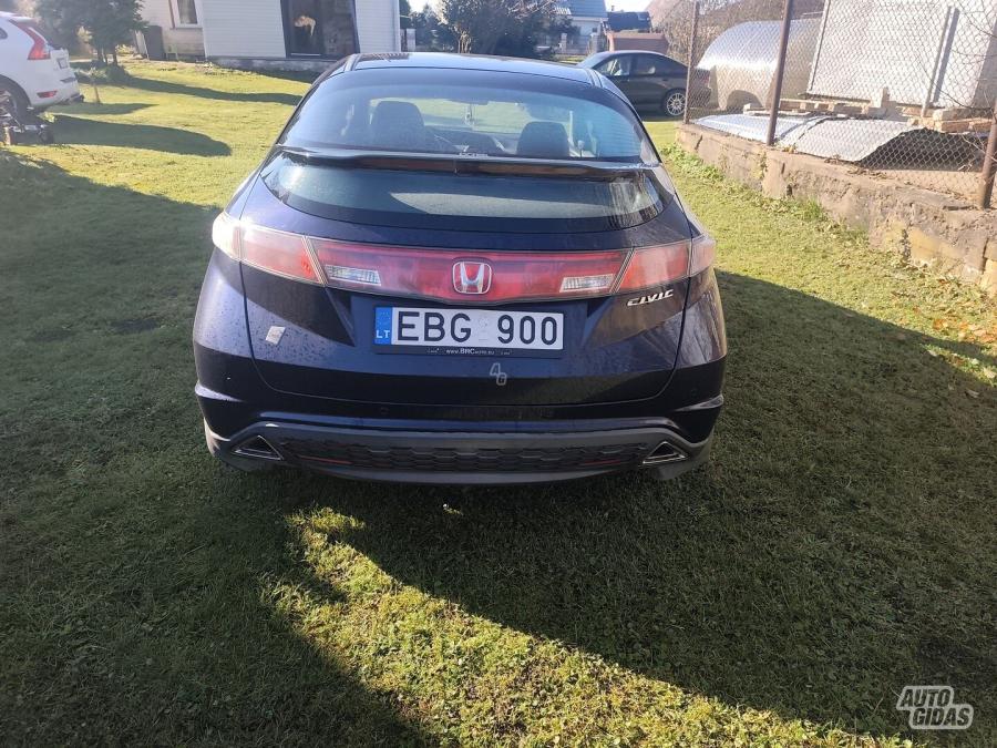 Zils Honda Civic 2008 Viļņa, ar dzinēja tilpumu 1.80 L un nobraukumu 211 tūkst. km par 1300 €, foto 5 vietnē AUTOMOTO.COM.LV