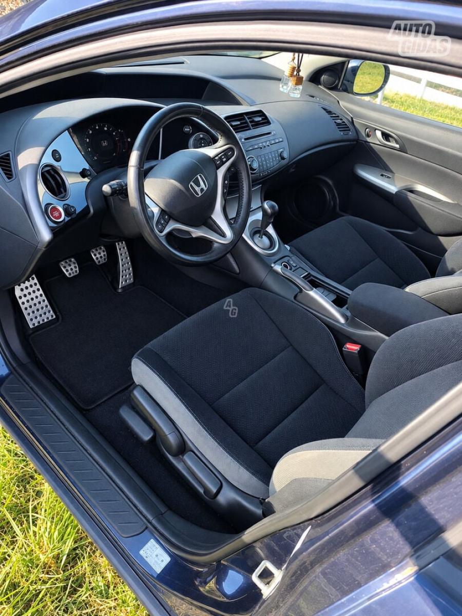 Zils Honda Civic 2008 Viļņa, ar dzinēja tilpumu 1.80 L un nobraukumu 211 tūkst. km par 1300 €, foto 7 vietnē AUTOMOTO.COM.LV