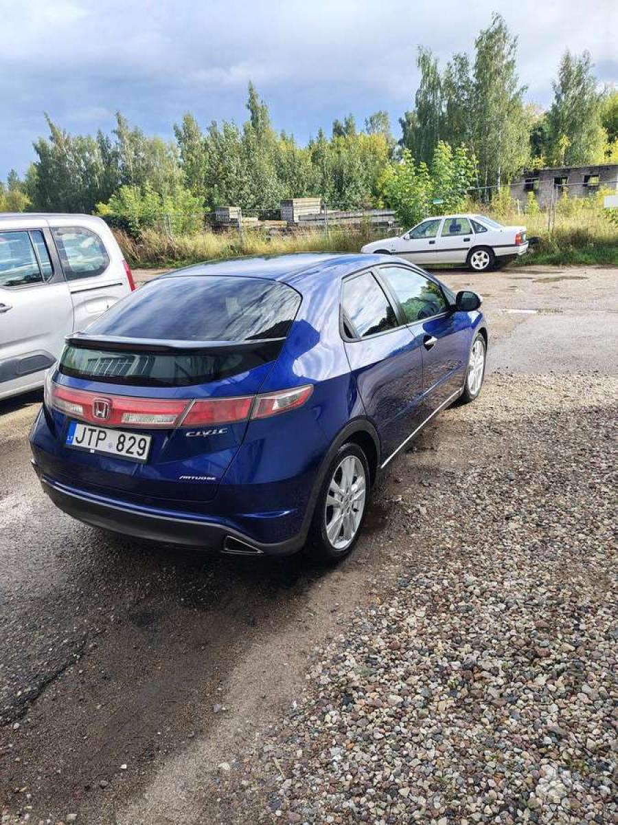 Zils Honda Civic 2009 Viļņa, ar dzinēja tilpumu 2.20 L un nobraukumu 305 tūkst. km par 3000 €, foto 5 vietnē AUTOMOTO.COM.LV