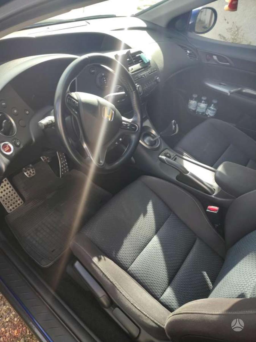 Zils Honda Civic 2009 Viļņa, ar dzinēja tilpumu 2.20 L un nobraukumu 305 tūkst. km par 3000 €, foto 18 vietnē AUTOMOTO.COM.LV