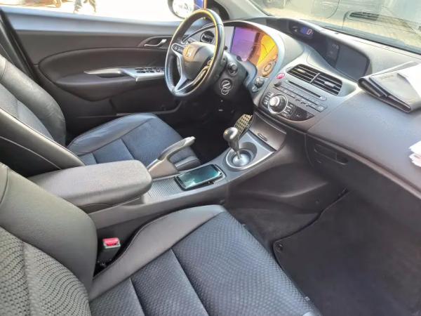 Zils Honda Civic 2010 Rīga, ar dzinēja tilpumu 2.20 L un nobraukumu 180 tūkst. km par 4690 €, foto 7 vietnē AUTOMOTO.COM.LV