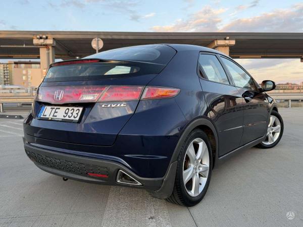 Zils Honda Civic 2010 Viļņa, ar dzinēja tilpumu 1.80 L un nobraukumu 225 tūkst. km par 3350 €, foto 9 vietnē AUTOMOTO.COM.LV