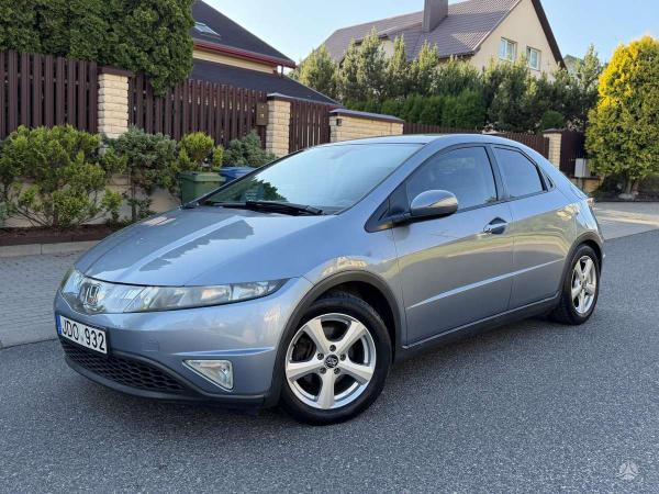 Zils Honda Civic 2011 Viļņa, ar dzinēja tilpumu 1.80 L un nobraukumu 215 tūkst. km par 3450 €, foto 1 vietnē AUTOMOTO.COM.LV