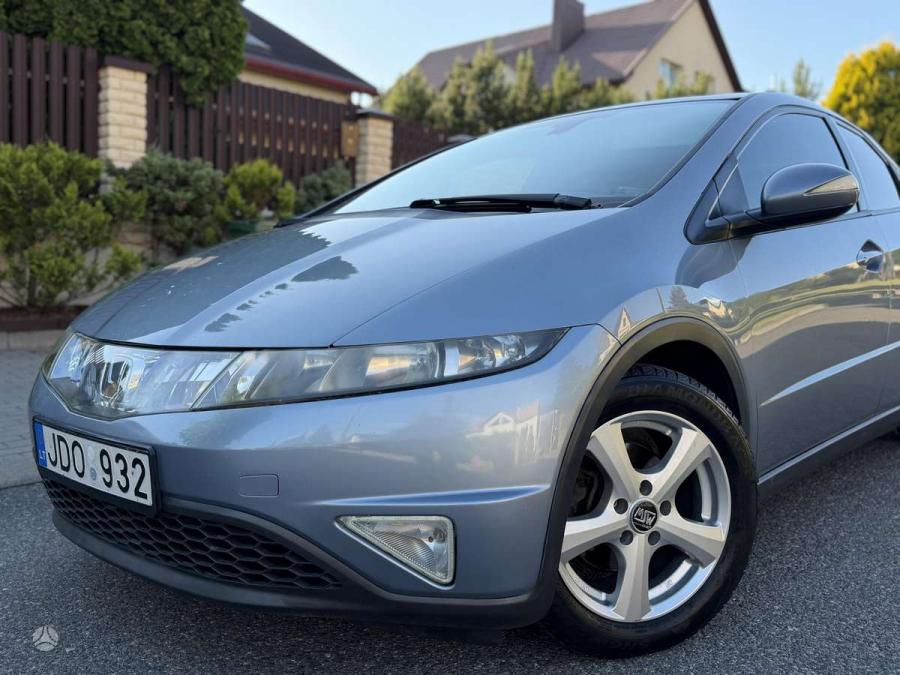 Blue Honda Civic 2011 in Vilnius, with an engine capacity of 1.80 L and mileage of 215 thousand km for 3450 €, photo 4 on AUTOMOTO.COM.LV