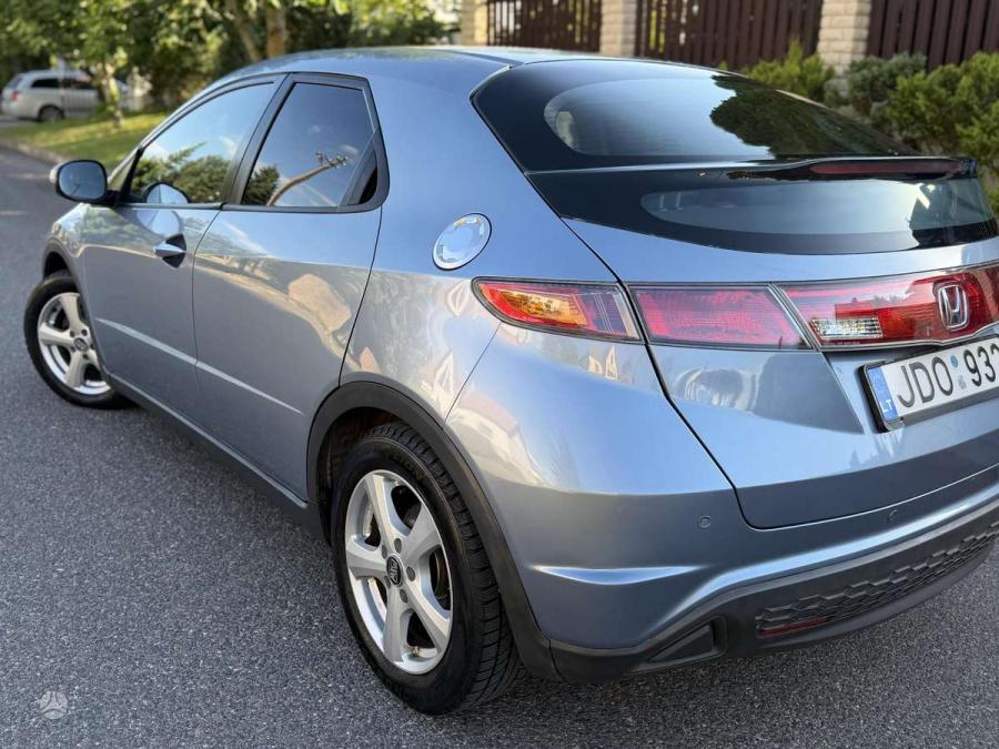 Blue Honda Civic 2011 in Vilnius, with an engine capacity of 1.80 L and mileage of 215 thousand km for 3450 €, photo 9 on AUTOMOTO.COM.LV