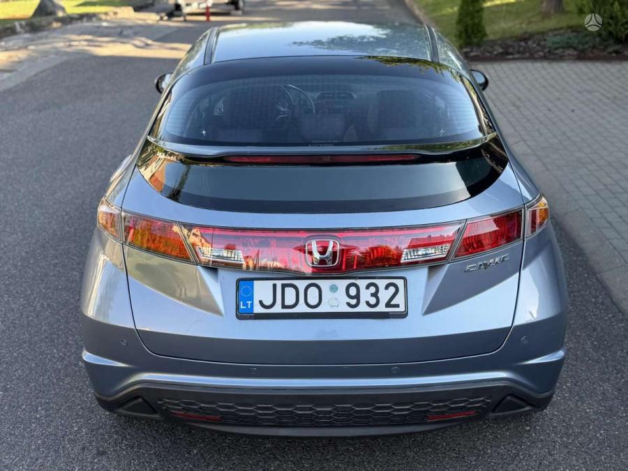 Blue Honda Civic 2011 in Vilnius, with an engine capacity of 1.80 L and mileage of 215 thousand km for 3450 €, photo 12 on AUTOMOTO.COM.LV