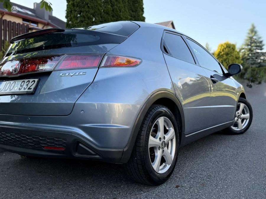 Blue Honda Civic 2011 in Vilnius, with an engine capacity of 1.80 L and mileage of 215 thousand km for 3450 €, photo 15 on AUTOMOTO.COM.LV