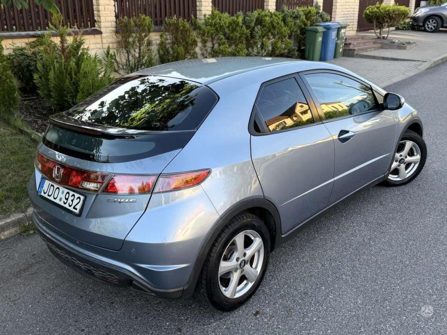 Blue Honda Civic 2011 in Vilnius, with an engine capacity of 1.80 L and mileage of 215 thousand km for 3450 €, photo 17 on AUTOMOTO.COM.LV
