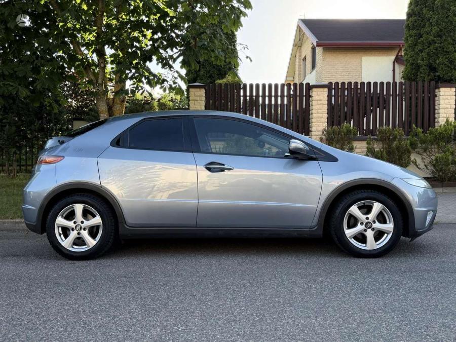 Blue Honda Civic 2011 in Vilnius, with an engine capacity of 1.80 L and mileage of 215 thousand km for 3450 €, photo 19 on AUTOMOTO.COM.LV