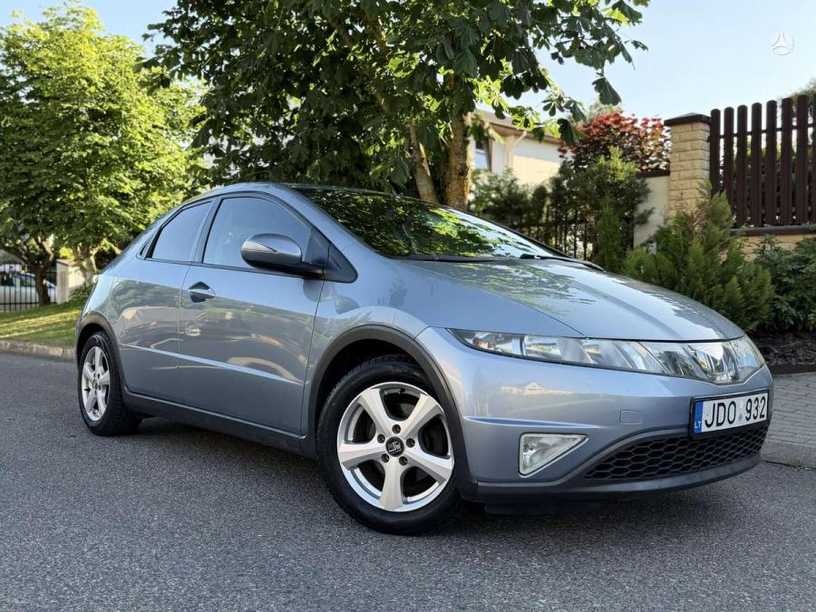 Blue Honda Civic 2011 in Vilnius, with an engine capacity of 1.80 L and mileage of 215 thousand km for 3450 €, photo 23 on AUTOMOTO.COM.LV