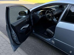 Blue Honda Civic 2011 in Vilnius, with an engine capacity of 1.80 L and mileage of 215 thousand km for 3450 €, photo 28 on AUTOMOTO.COM.LV