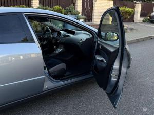 Blue Honda Civic 2011 in Vilnius, with an engine capacity of 1.80 L and mileage of 215 thousand km for 3450 €, photo 31 on AUTOMOTO.COM.LV