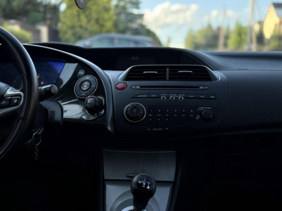 Blue Honda Civic 2011 in Vilnius, with an engine capacity of 1.80 L and mileage of 215 thousand km for 3450 €, photo 38 on AUTOMOTO.COM.LV