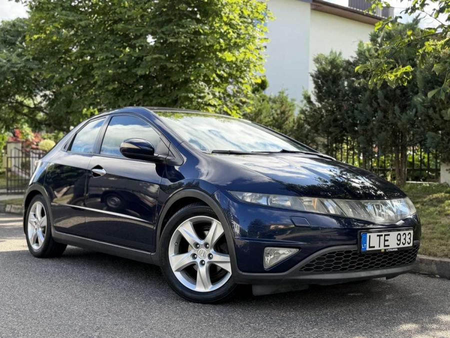 Blue Honda Civic 2011 in Vilnius, with an engine capacity of 1.80 L and mileage of 225 thousand km for 2850 €, photo 1 on AUTOMOTO.COM.LV