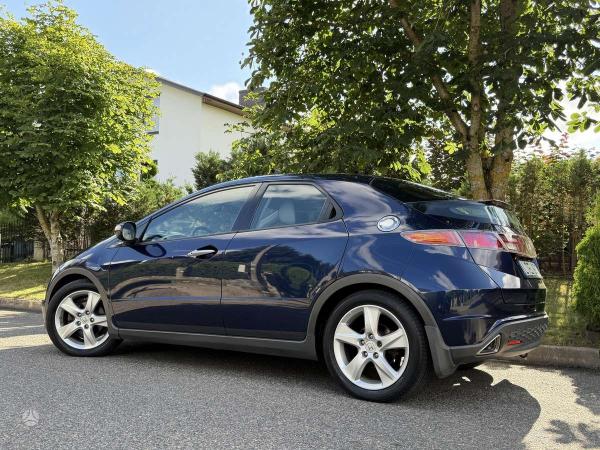 Blue Honda Civic 2011 in Vilnius, with an engine capacity of 1.80 L and mileage of 225 thousand km for 2850 €, photo 2 on AUTOMOTO.COM.LV