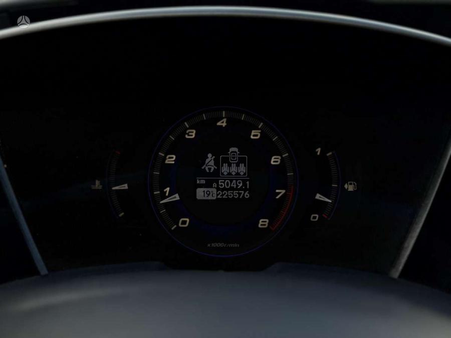 Blue Honda Civic 2011 in Vilnius, with an engine capacity of 1.80 L and mileage of 225 thousand km for 2850 €, photo 4 on AUTOMOTO.COM.LV