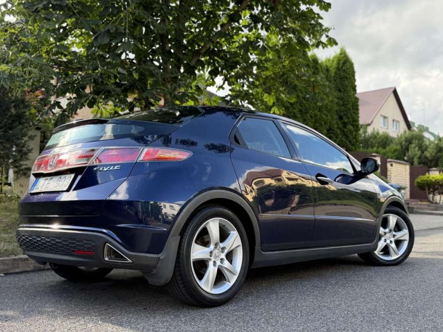Blue Honda Civic 2011 in Vilnius, with an engine capacity of 1.80 L and mileage of 225 thousand km for 2850 €, photo 9 on AUTOMOTO.COM.LV