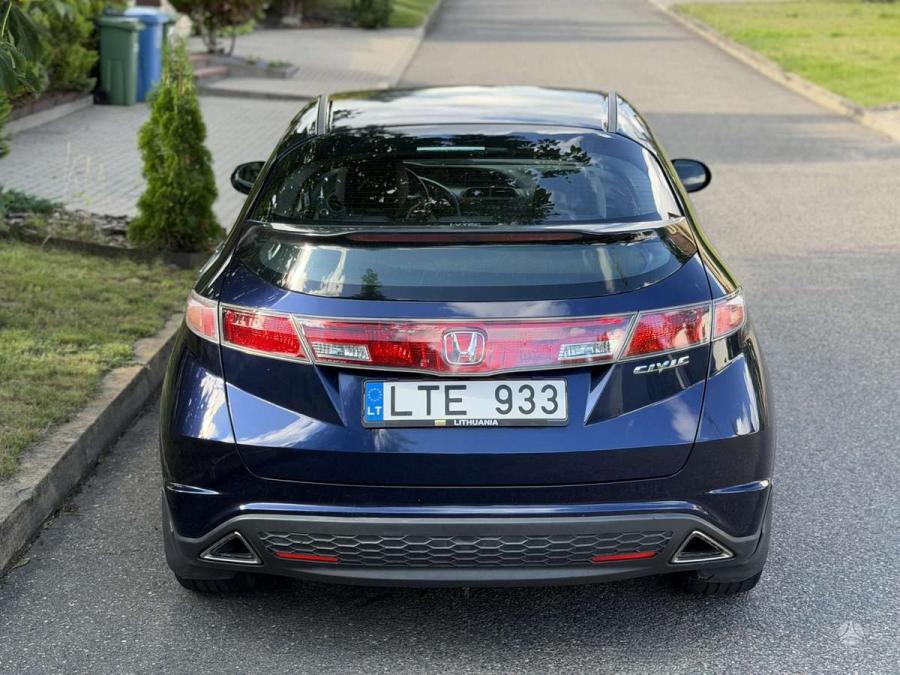 Blue Honda Civic 2011 in Vilnius, with an engine capacity of 1.80 L and mileage of 225 thousand km for 2850 €, photo 13 on AUTOMOTO.COM.LV