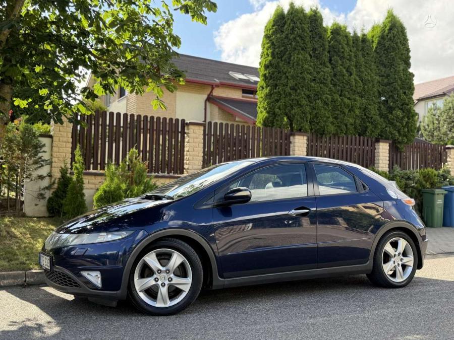 Blue Honda Civic 2011 in Vilnius, with an engine capacity of 1.80 L and mileage of 225 thousand km for 2850 €, photo 18 on AUTOMOTO.COM.LV