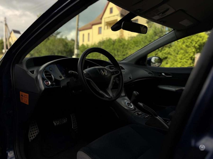 Blue Honda Civic 2011 in Vilnius, with an engine capacity of 1.80 L and mileage of 225 thousand km for 2850 €, photo 23 on AUTOMOTO.COM.LV