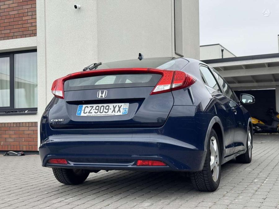 Zils Honda Civic 2013 Klaipėda, ar dzinēja tilpumu 1.60 L un nobraukumu 320 tūkst. km par 3950 €, foto 16 vietnē AUTOMOTO.COM.LV