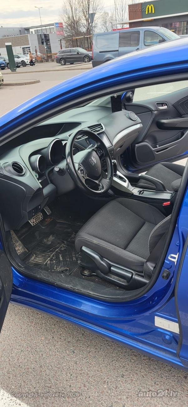 Blue Honda Civic 2015 in Tallinn, with an engine capacity of 1.80 L and mileage of 170 thousand km for 10500 €, photo 4 on AUTOMOTO.COM.LV