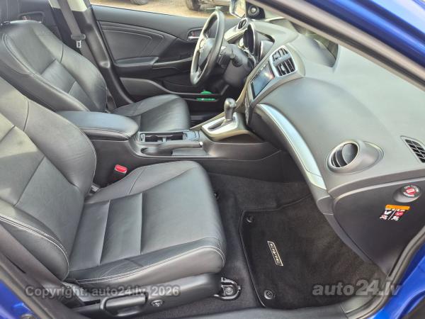 Honda Civic 2015 in Tallinn on AUTOMOTO.COM.LV Blue Honda Civic 2015 in Tallinn, with an engine capacity of 1.80 L and mileage of 0 thousand km for 9700 €, photo 10 on AUTOMOTO.COM.LV