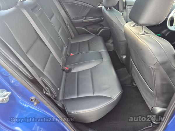 Honda Civic 2015 in Tallinn on AUTOMOTO.COM.LV Blue Honda Civic 2015 in Tallinn, with an engine capacity of 1.80 L and mileage of 0 thousand km for 9700 €, photo 11 on AUTOMOTO.COM.LV